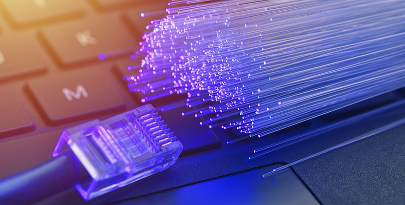 Teknologi Fiber Optik: Solusi Cepat dan Efisien untuk Menikmati Akses ...
