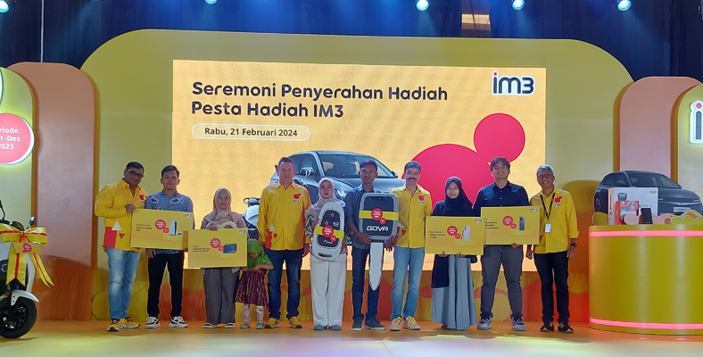 IM3 Serahkan Hadiah Pemenang Program Pesta Hadiah IM3 | Pricebook